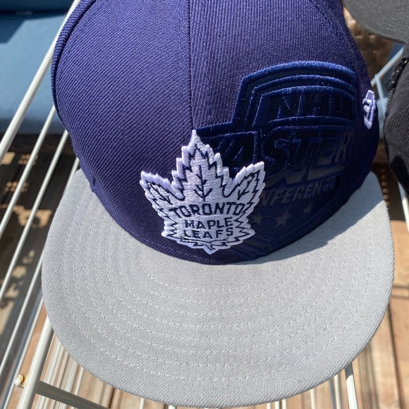 NHL | Accessories | Toronto Maple Leafs Cap Fitted Size 7 4 New Era ...
